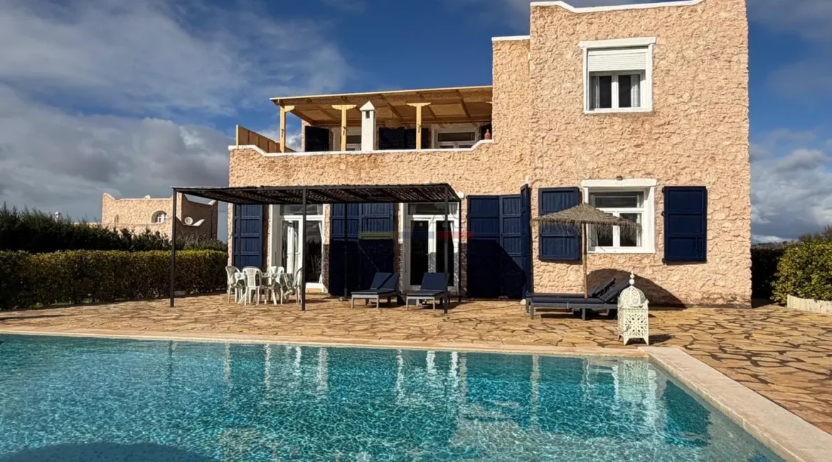 Villa de charme avec piscine et grand terrain arboré à Douar Al ...