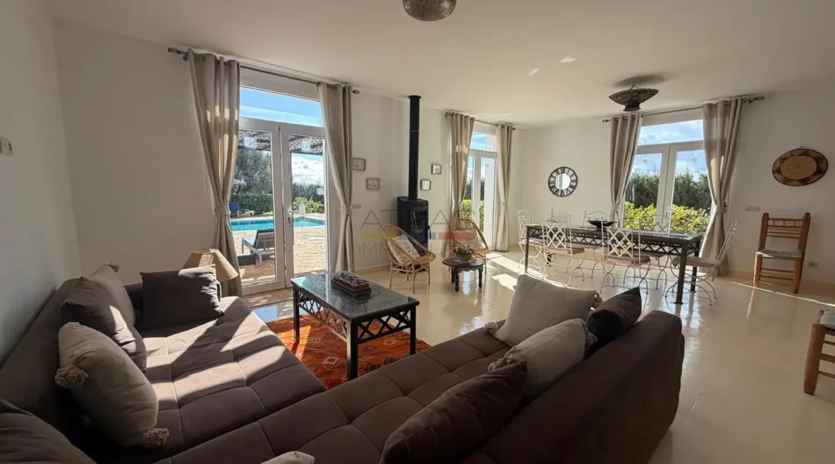 Villa de charme avec piscine et grand terrain arboré à Douar Al ...