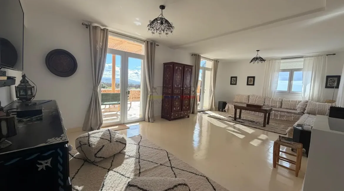 Villa de charme avec piscine et grand terrain arboré à Douar Al ...